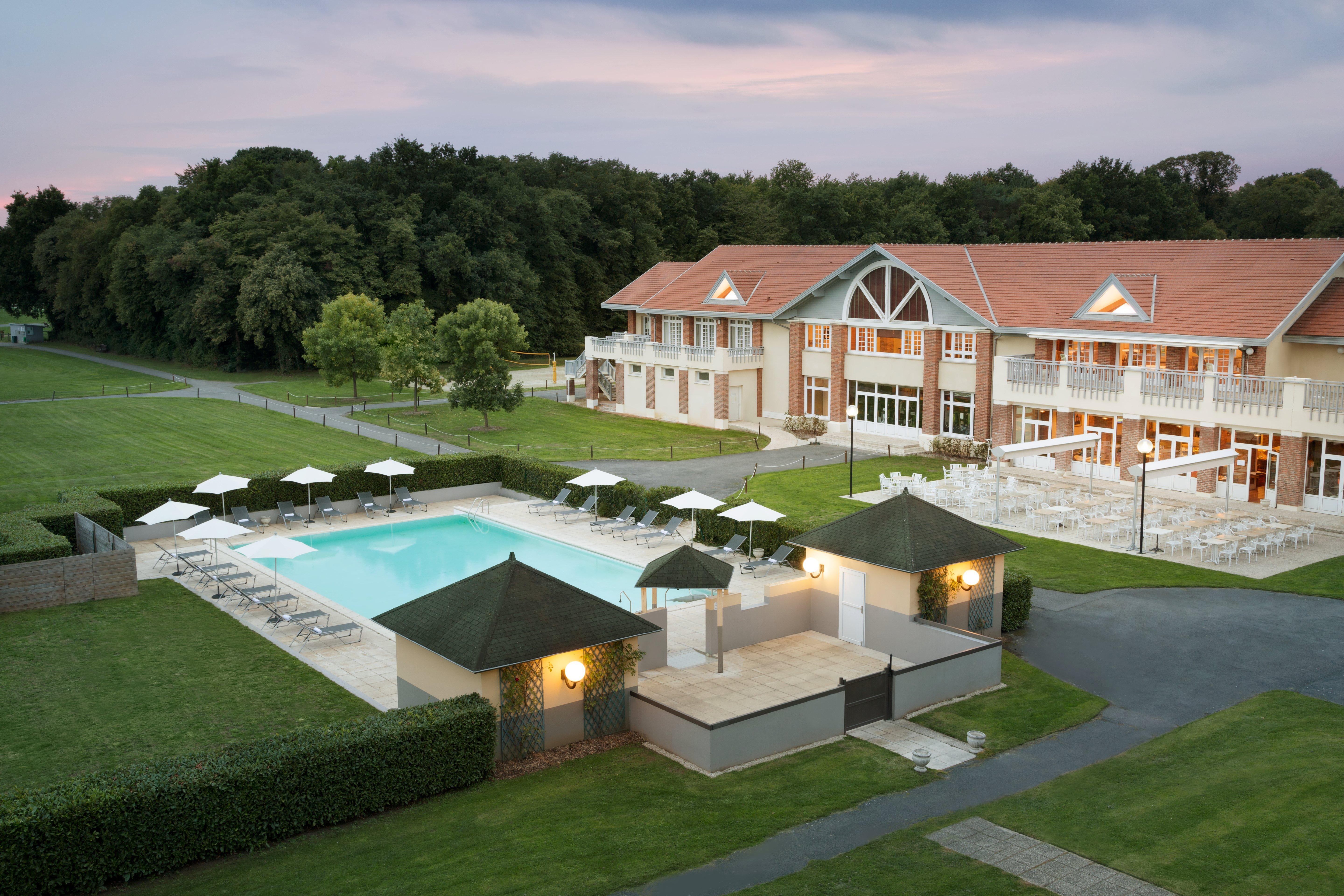 Hotel Mercure Chantilly Resort & Conventions (Adults Only) Vineuil ...